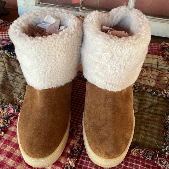 M. Gemi | Shoes | Mgemi Suede Upper With Shearling Cuff Bootie Size 7 ...